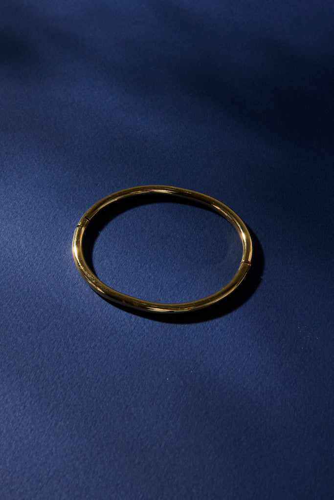 Shop Solid Round 14k Gold Plate Plate Bangle | Flo & Frankie